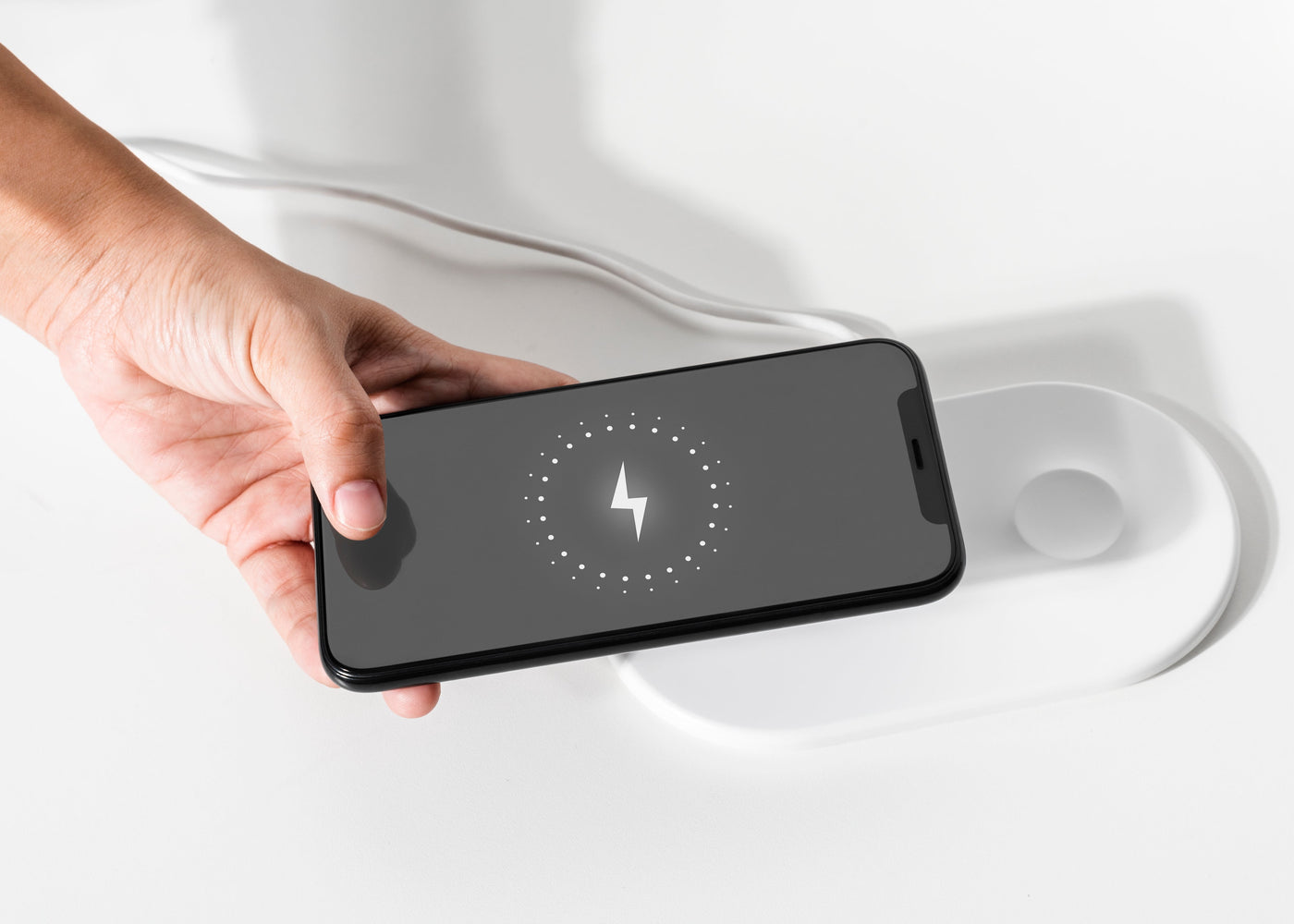 MagSafe vs Qi (Qi2): Differences, Compatibility & Car Use